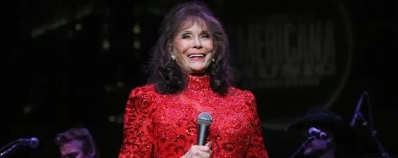 The Story Behind the Final Song Loretta Lynn Wrote with Daughter Patsy ...