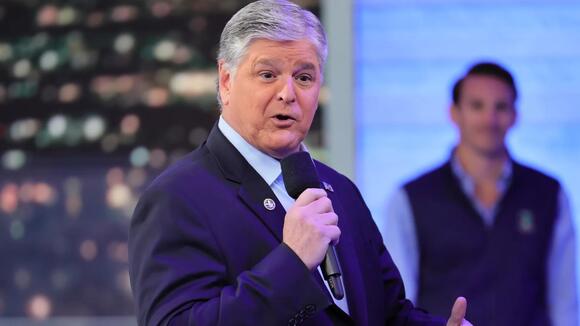 FOX News Anchor Sean Hannity ‘Overcompensating’ Aging by ‘Slathering on ...