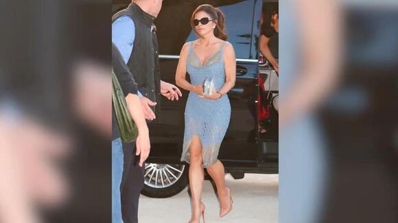 Jeff Bezos' Wife Lauren Sánchez, 56, Slammed Over 'Classless' Plunging ...