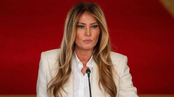 'Grifter' Melania Trump Slammed for Selling $600 Necklace on Her ...