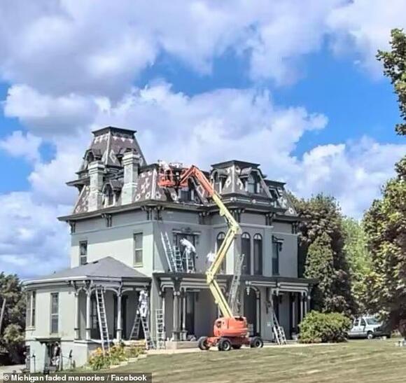 Builder brothers reveal how they transformed crumbling Michigan mansion ...