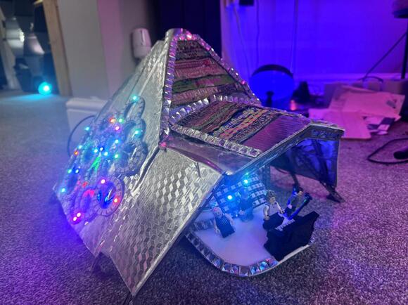 Glastonbury superfan’s 3D-printed Coldplay hat pays off after line-up ...