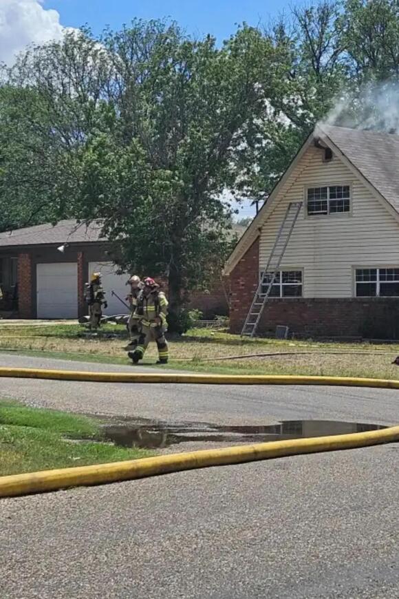 Roof Suddenly Collapsed While Firefighters Were Inside Fighting a House ...