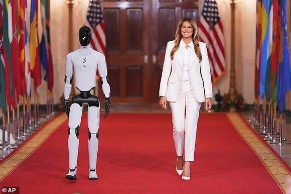 Humanoid robot spreads joy in New York City as children chase it ...