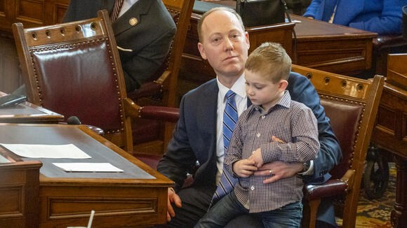 Latest Kansas campaign finance reports: Candidates for governor strive ...