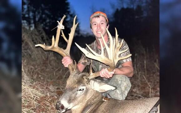 Maine hunter bags massive 252-pound buck called ‘Big Hoof’ - NewsBreak