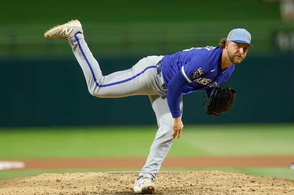 Tampa Bay Rays pitcher pukes on the mound during his MLB season debut ...