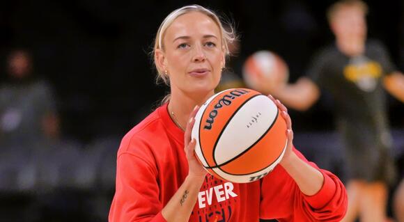 The Entire Internet Is Freaking Out Over Viral Sophie Cunningham Post ...