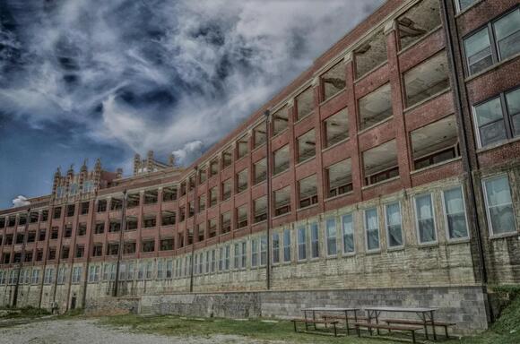 15 Spooky Places in America That Still Terrify Locals - NewsBreak