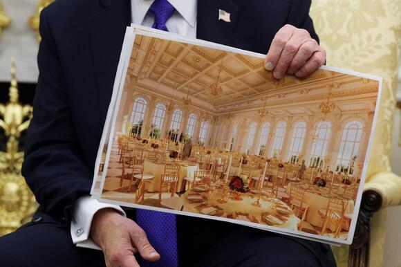 Trump stays an extra half day in France to see the gold at Palace of ...