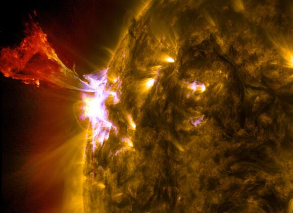 Moderate Solar Flare Erupts on Sun as Solar Storms Intensify - NewsBreak