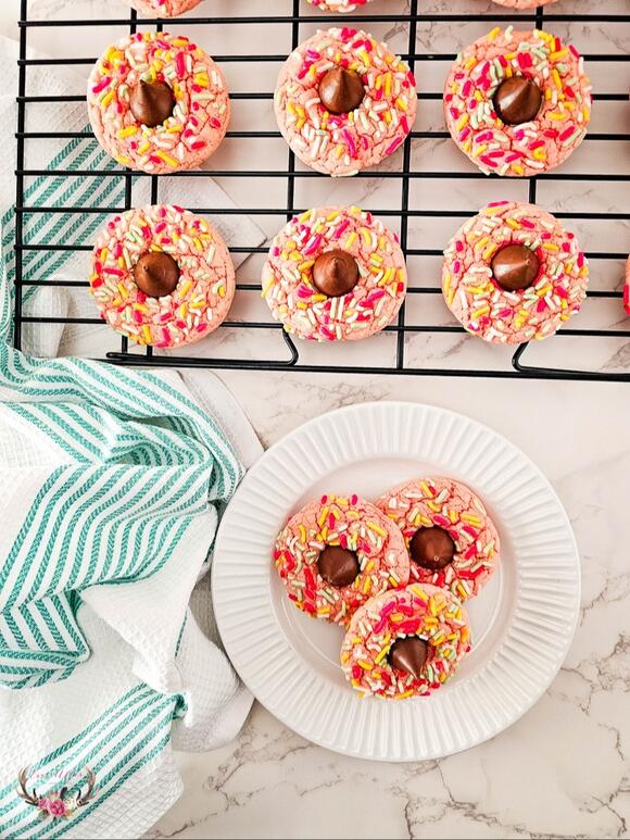 Easy Strawberry Cake Mix Cookies with Hershey’s Kisses - NewsBreak