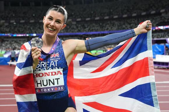 The unique feat achieved by Amy Hunt after winning 200m silver medal ...