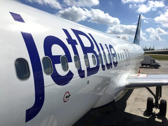 JetBlue Flight Forced Into Emergency Landing After Sudden Altitude Drop ...