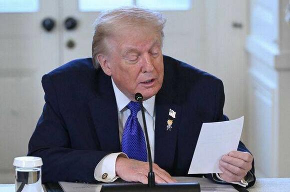 Donald Trump blasted 'addled' after reading Marco Rubio's private note ...
