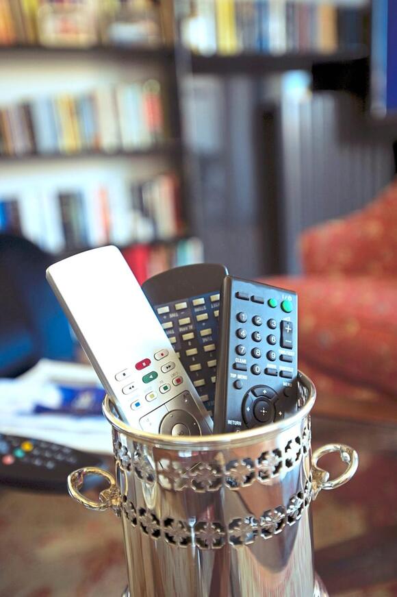 Inventive and Low-Cost Ways to Repurpose Old Remote Controls - NewsBreak