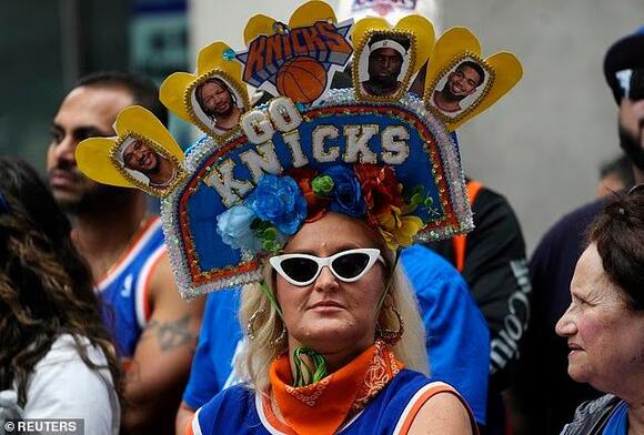 Chaos as Knicks fans line up overnight and break through barriers for ...
