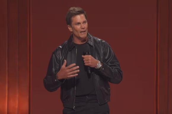 Netflix fans floored as Tom Brady leaves 'hobbit' Kevin Hart red-faced ...