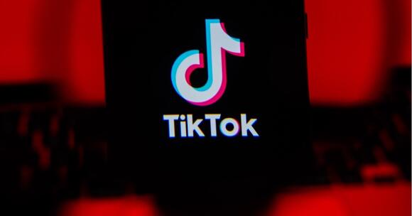 What Is ‘Snowball Kiss’ on TikTok? Trend Explained - NewsBreak