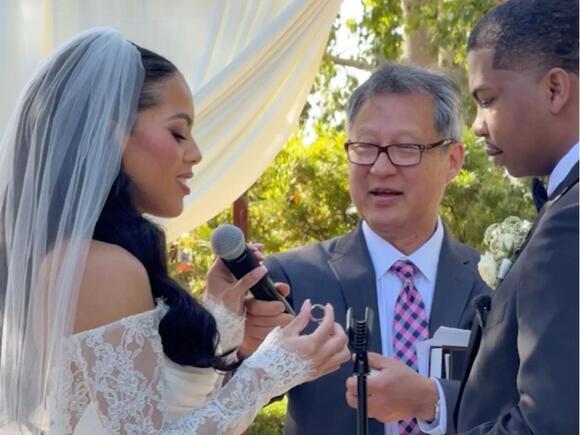 Pilot Groom Lights Up When Bride Reveals The Secret Behind His Wedding ...