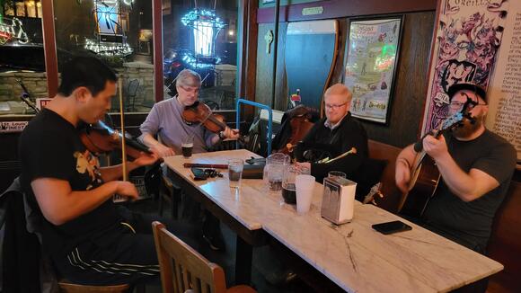 Roaming St. Louis: Riley's Pub celebrates Irish culture, music year ...