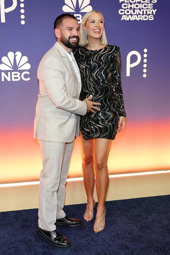 Derek Hough And Hayley Erbert Welcome Baby Everley Capri In A Touching ...