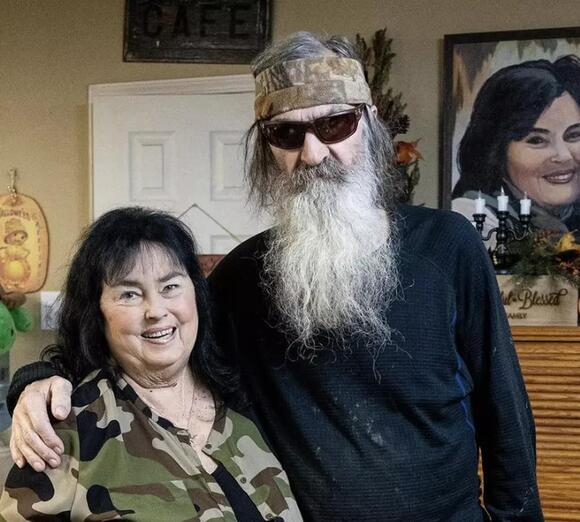 'Duck Dynasty': John Luke + Mary Kate Robertson Welcome Twins - NewsBreak