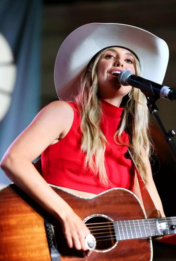 Lainey Wilson Documentary Coming To Netflix - NewsBreak