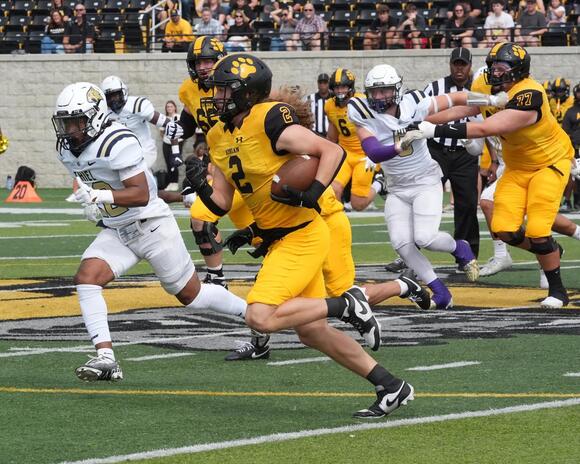 Adrian football upsets D1 Valparaiso, routs Thiel to kick off 2025 ...