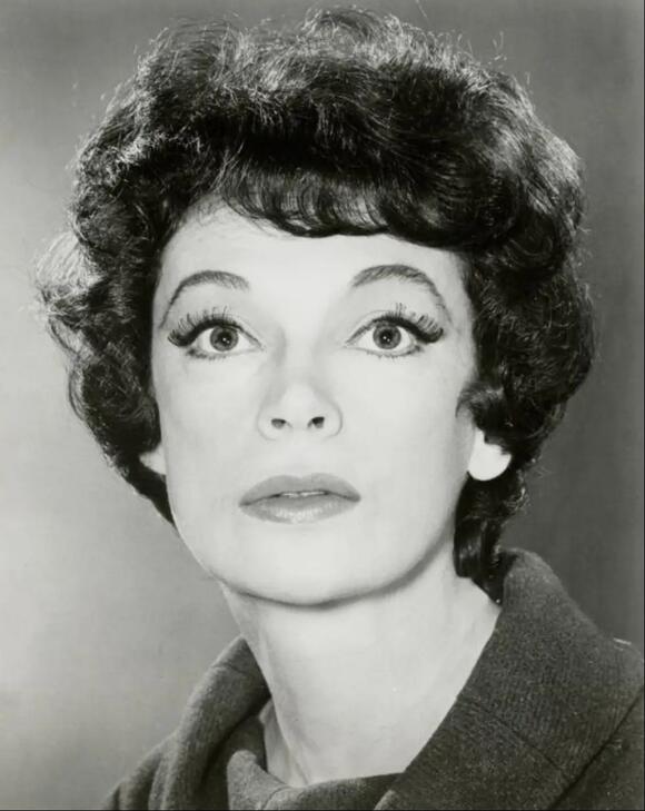 In Memory of 'Dark Shadows' Icon Grayson Hall: Four Decades After Her ...
