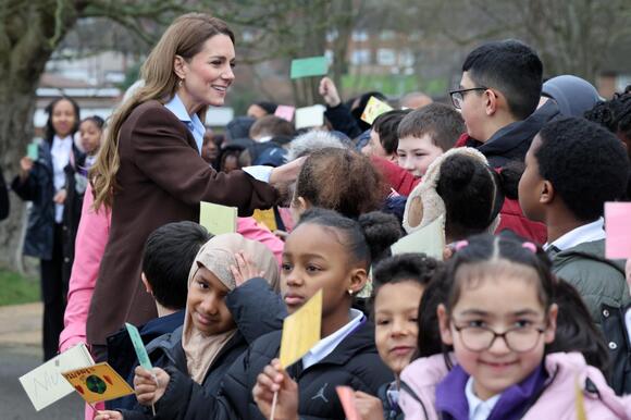 Kate tells children ‘kindness is key’ as she joins in school art class ...