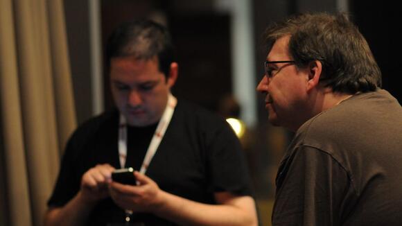 8 Signs Of FOMO In People - NewsBreak