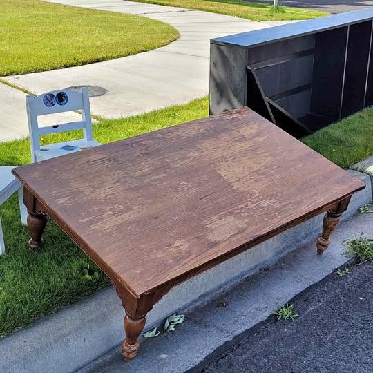 🎁 Freebies Up for Grabs in Moses Lake — Furniture & More - NewsBreak