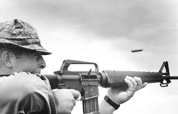 The M16 rifle given to American soldiers in Vietnam was notorious for ...