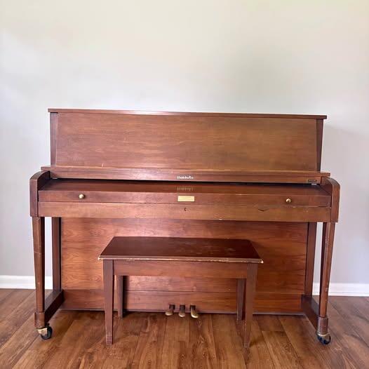 🎁 Freebies Up for Grabs in Columbia — Furniture, Piano & More - NewsBreak