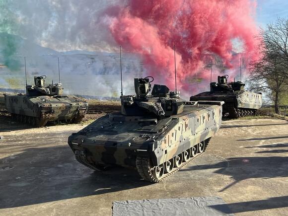Italy gets first Lynx fighting vehicles, due to reshape the army ...