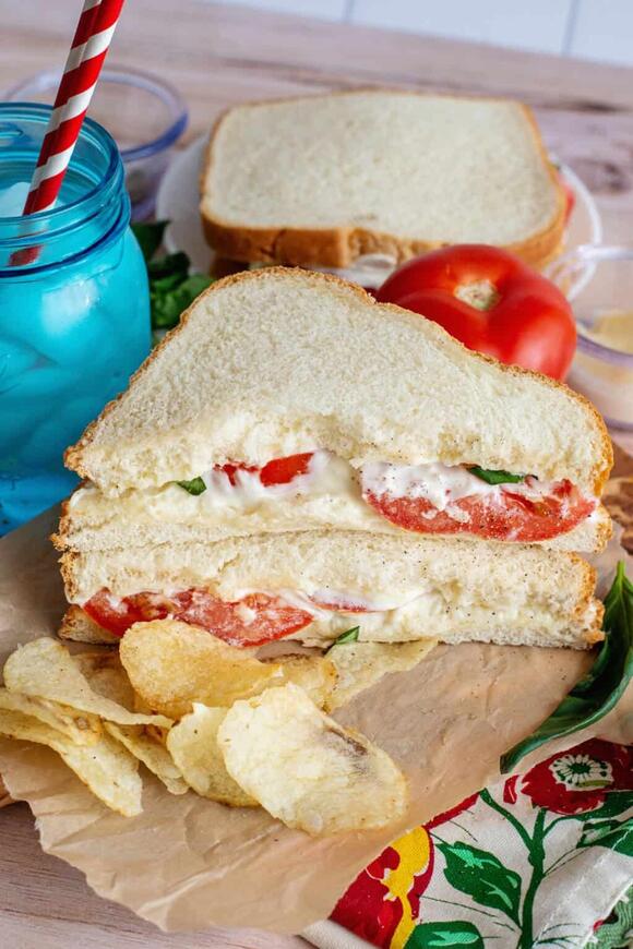 This Classic Southern Tomato Sandwich Proves Simple Is Best - NewsBreak