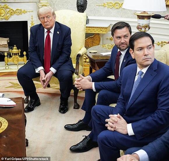 JD Vance 'leapfrogged' by fellow Trump insider as Republicans begin ...