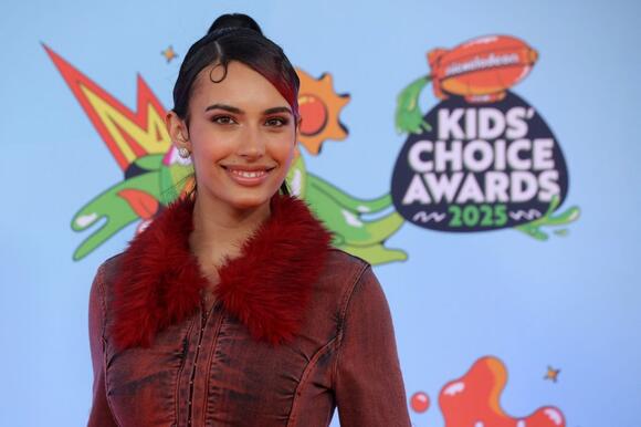 Watch: Red is HK, has a sister in 'Descendants: Wicked Wonderland ...