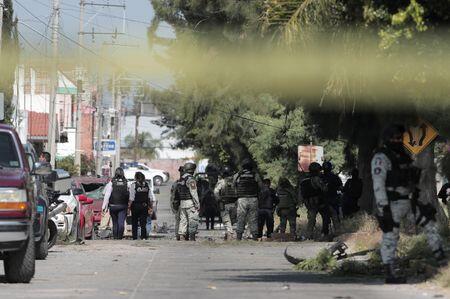 Car bomb attack injures three police officers in central Mexico - NewsBreak
