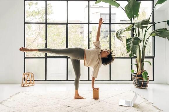Been Feeling Weighed Down? Here’s How To Reach for the Stars With Yoga ...