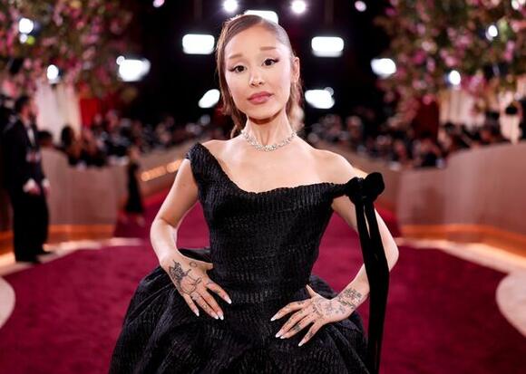 Ariana Grande snubs Nicki Minaj after Donald Trump backlash - NewsBreak