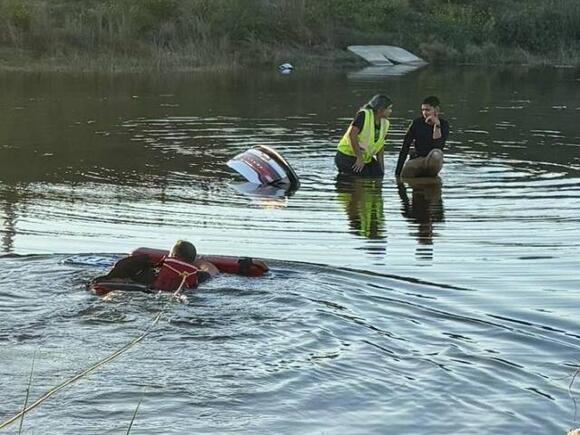 Two rescued from sinking car after crash into I-75 retention pond in ...