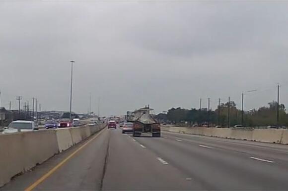 Austin Driver Leaves Commuters in Awe with Dangerous I-35 Merge - NewsBreak