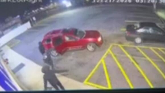 Caught on camera: Thieves ransack tech repair store in Hicksville ...