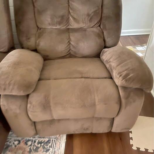 🎁 Freebies Up for Grabs in Lynchburg — Furniture, Boxes & More - NewsBreak