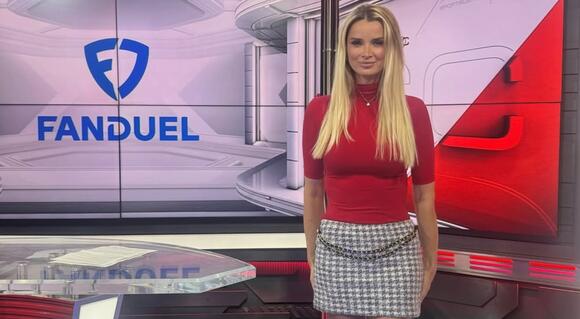 Social Media Is Going Crazy Over Canadian Sports Reporter Meghan Chayka ...