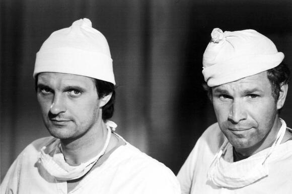 Beloved ‘MASH’ Star Alan Alda Reveals 19 Behind-the-Scenes Secrets That ...