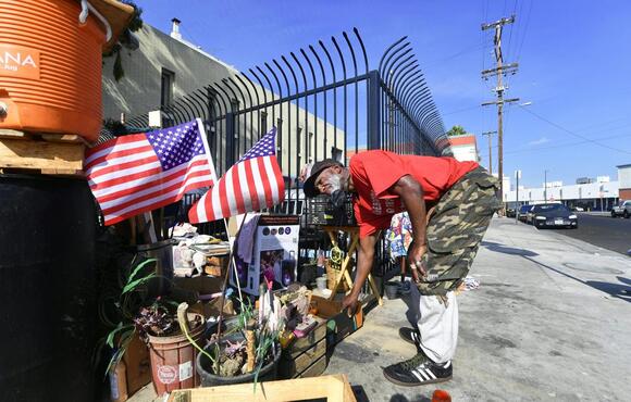 Trump promised to house 6,000 homeless veterans. He then budgeted zero ...