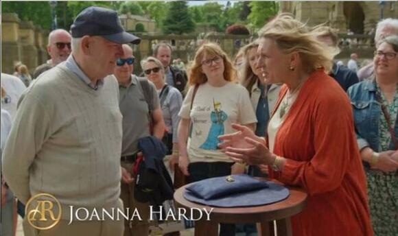 Antiques Roadshow guest floored as item brought in a plastic bag gets ...